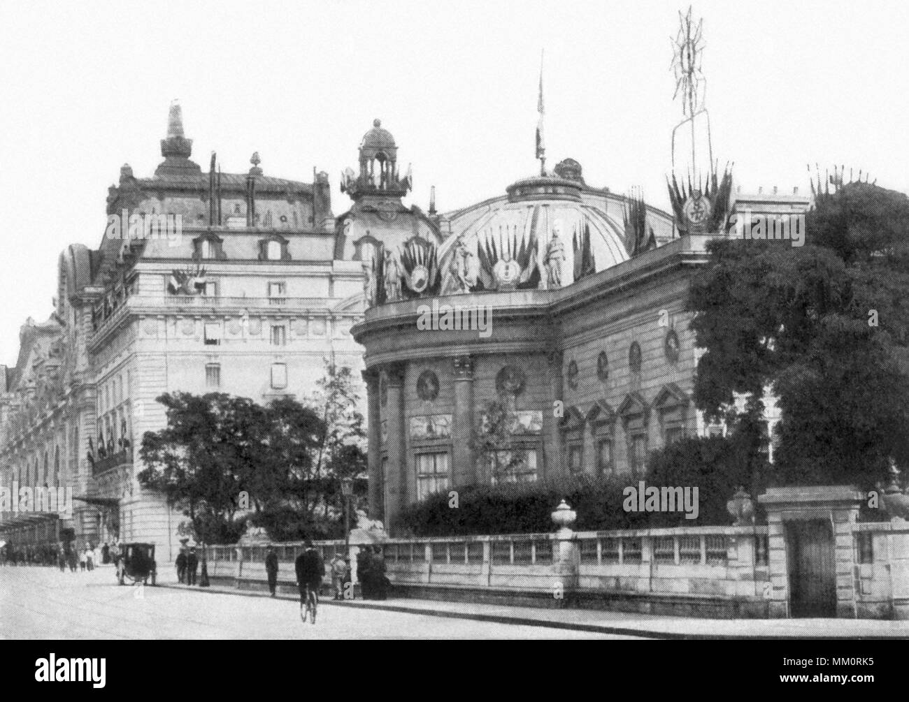 Palace of the Legion of Honor. Paris. 1915 Stock Photo - Alamy