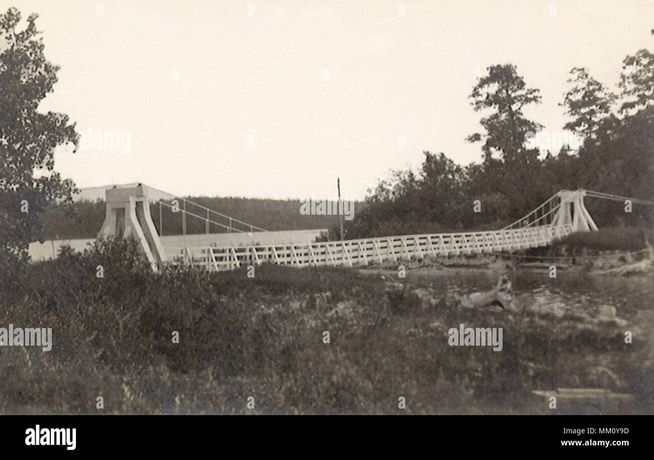 Foot bridge hi-res stock photography and images - Alamy