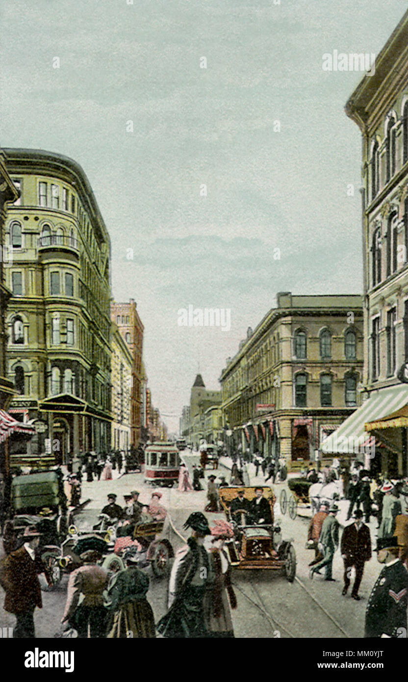 Portland oregon washington street hi-res stock photography and images ...