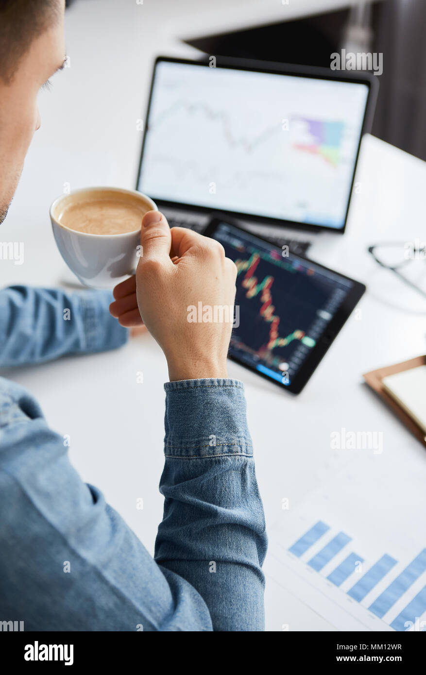 Graphs diagrams hi-res stock photography and images - Alamy