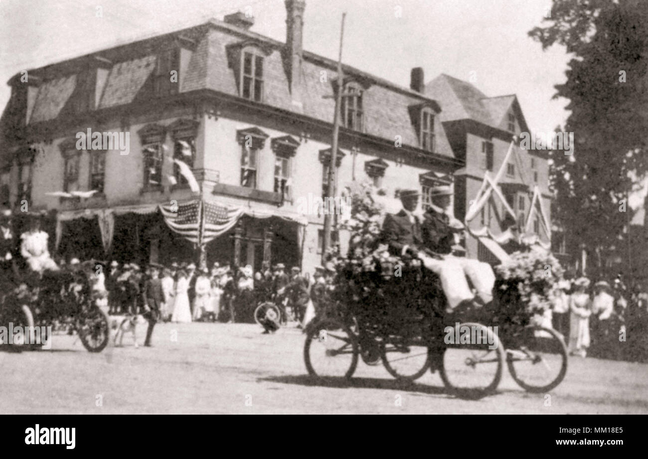 Old home week parade hi-res stock photography and images - Alamy