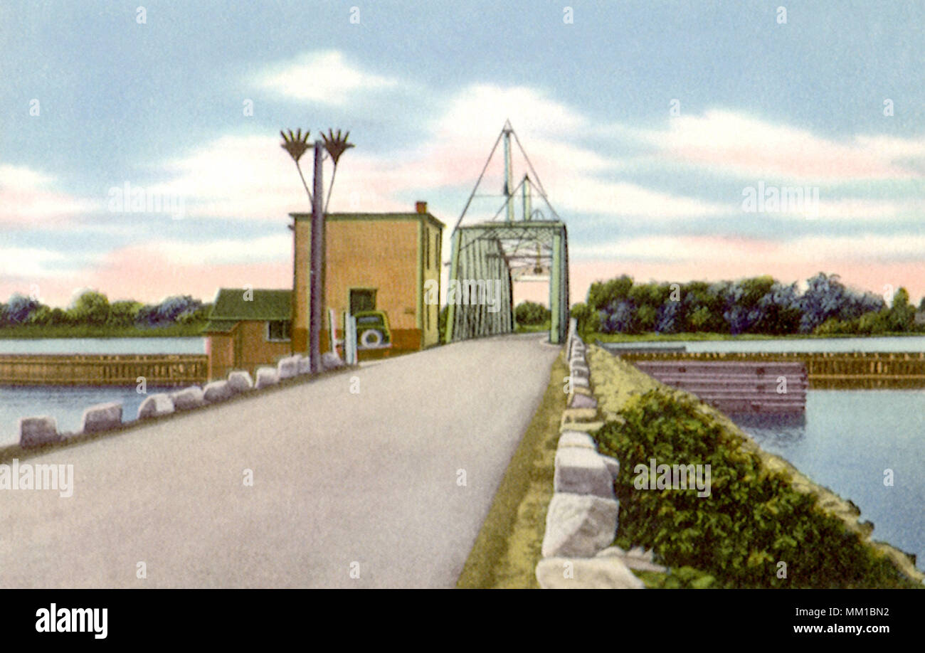 Hero bridge hi-res stock photography and images - Alamy