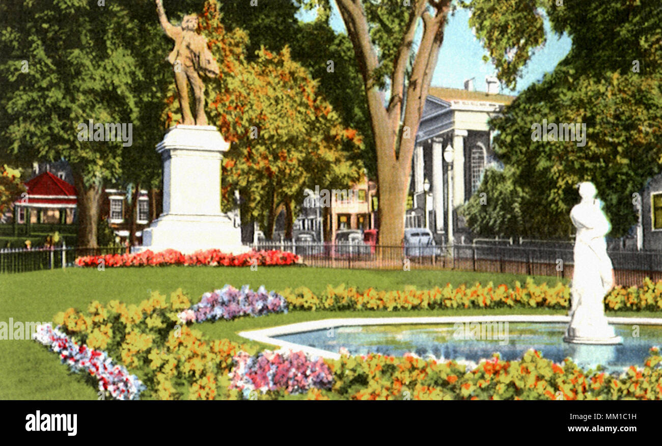 Perry Monument at Washington Square. Newport. 1940 Stock Photo - Alamy