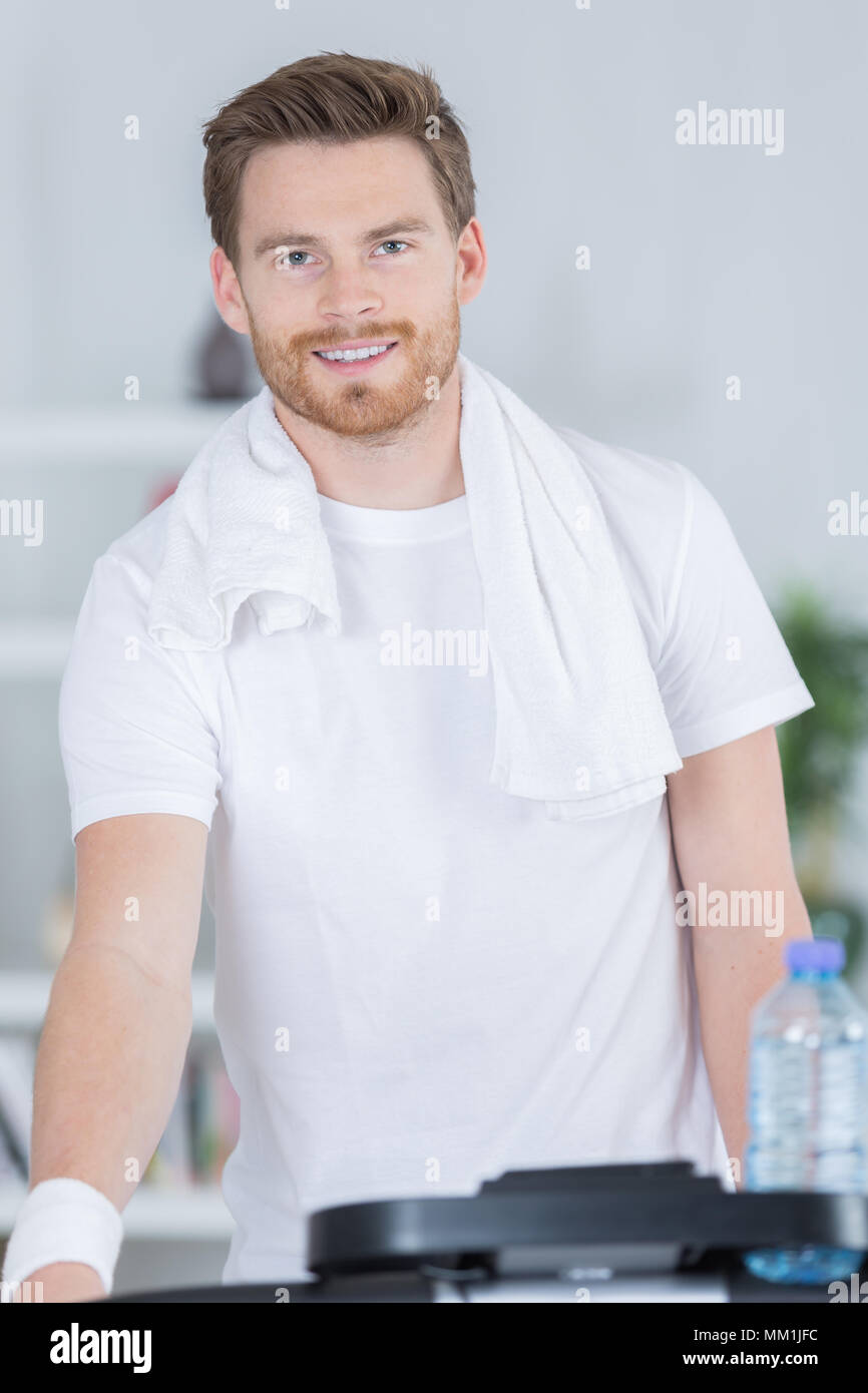 Macho pose hi-res stock photography and images - Alamy
