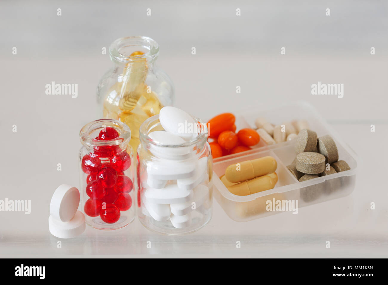 Healthy everyday nutritional supplement, Vitamin pills and herbal ...