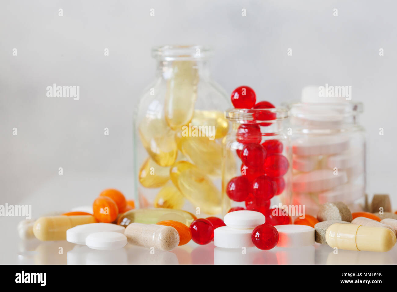 Healthy everyday nutritional supplement, Vitamin pills and herbal ...