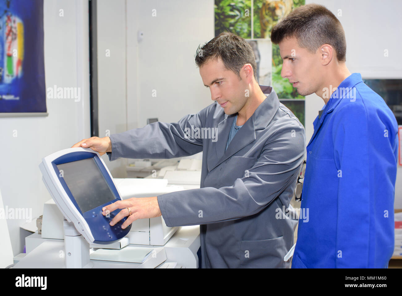 Computer reparations hi-res stock photography and images - Alamy