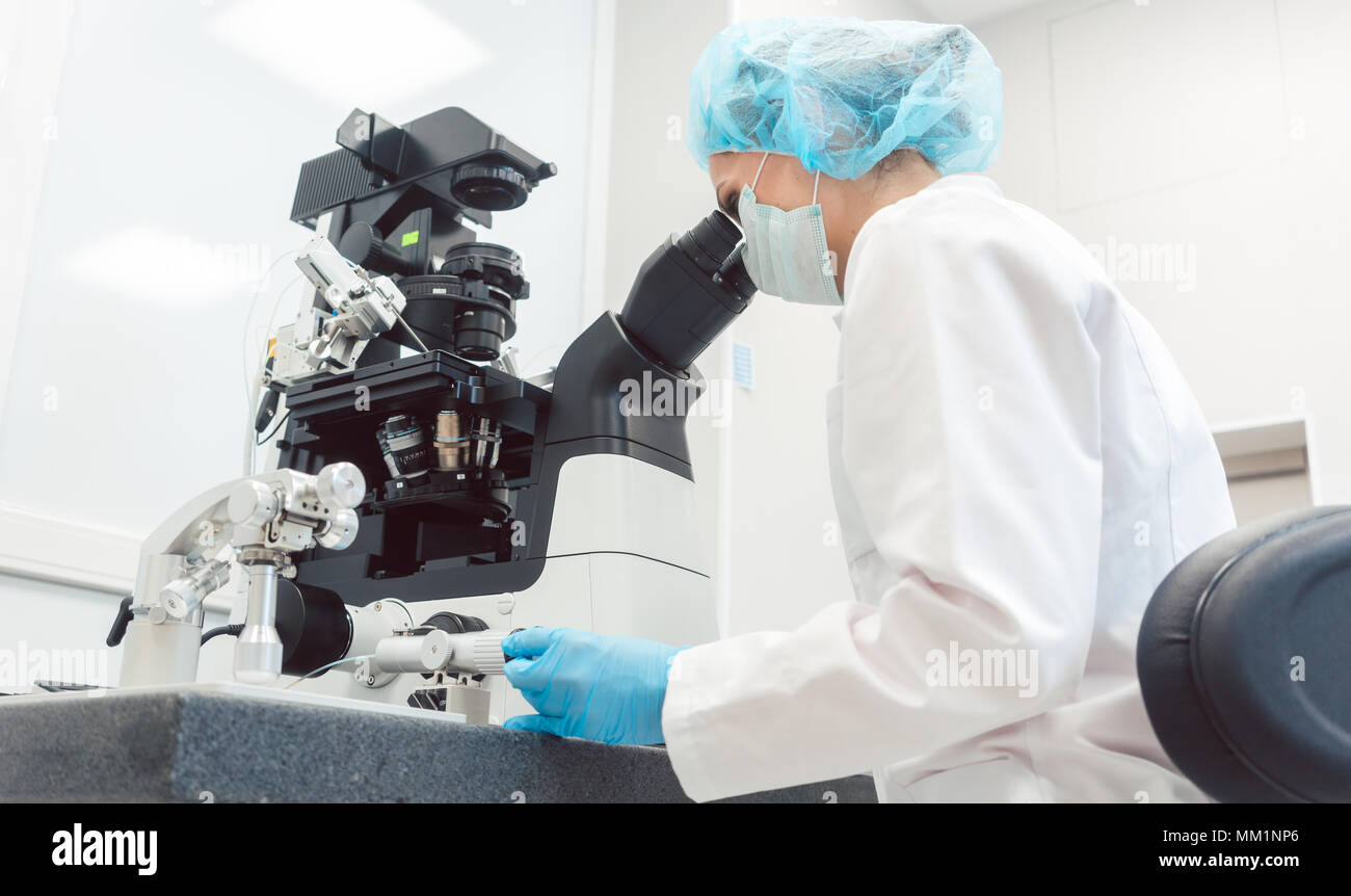 Woman doctor working in medical lab Stock Photo - Alamy