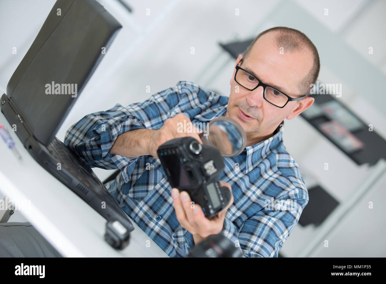 Cleaning lens blower close up hi-res stock photography and images - Alamy
