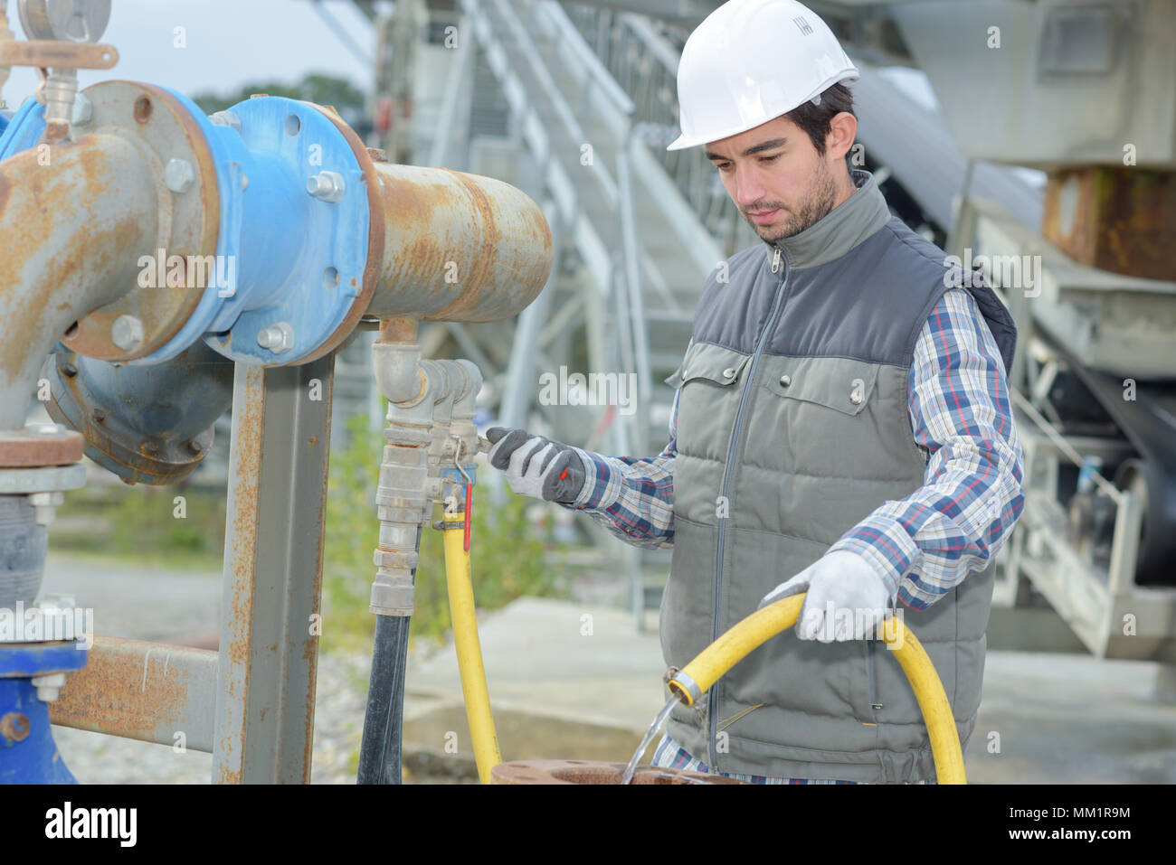 Man holding hose hi-res stock photography and images - Alamy