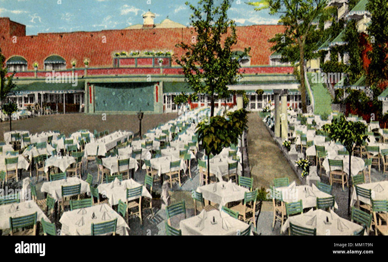 Million Dollar Rainbo Gardens. Chicago. 1925 Stock Photo - Alamy