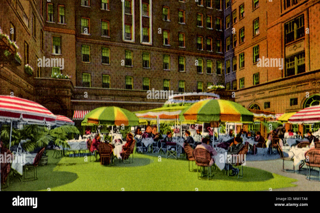 Garden at Jacques French Restaurant. Chicago. 1925 Stock Photo - Alamy