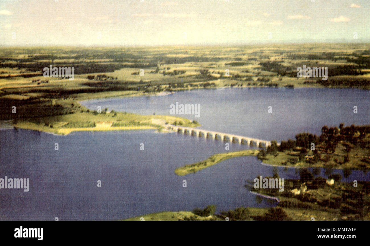 Springfield memorial bridge hi-res stock photography and images - Alamy