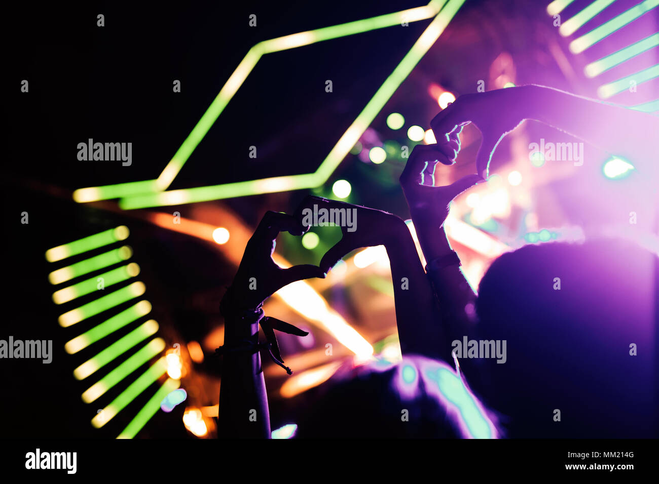 Night club people dancing hi-res stock photography and images - Alamy