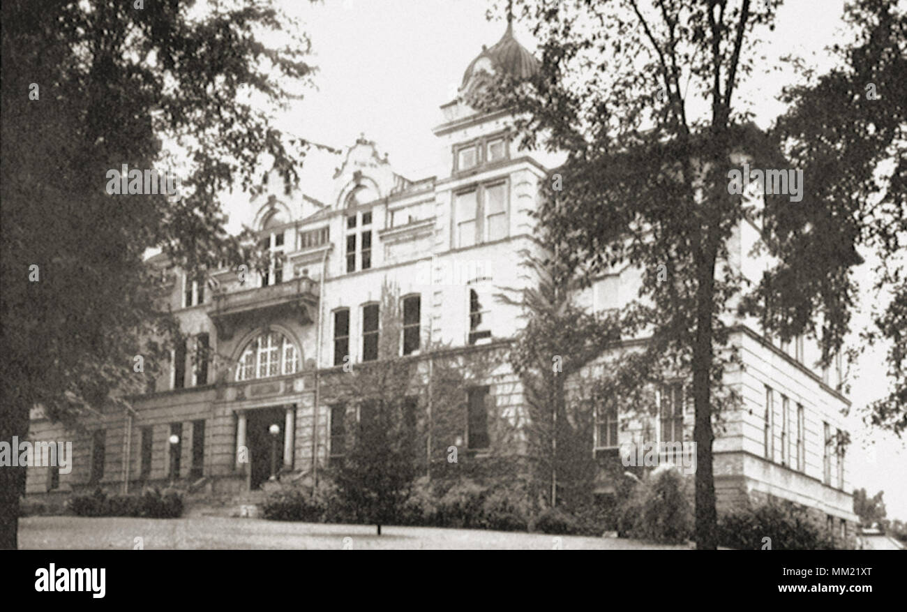 Ewing Hall at Ohio University. Athens. 1930 Stock Photo - Alamy