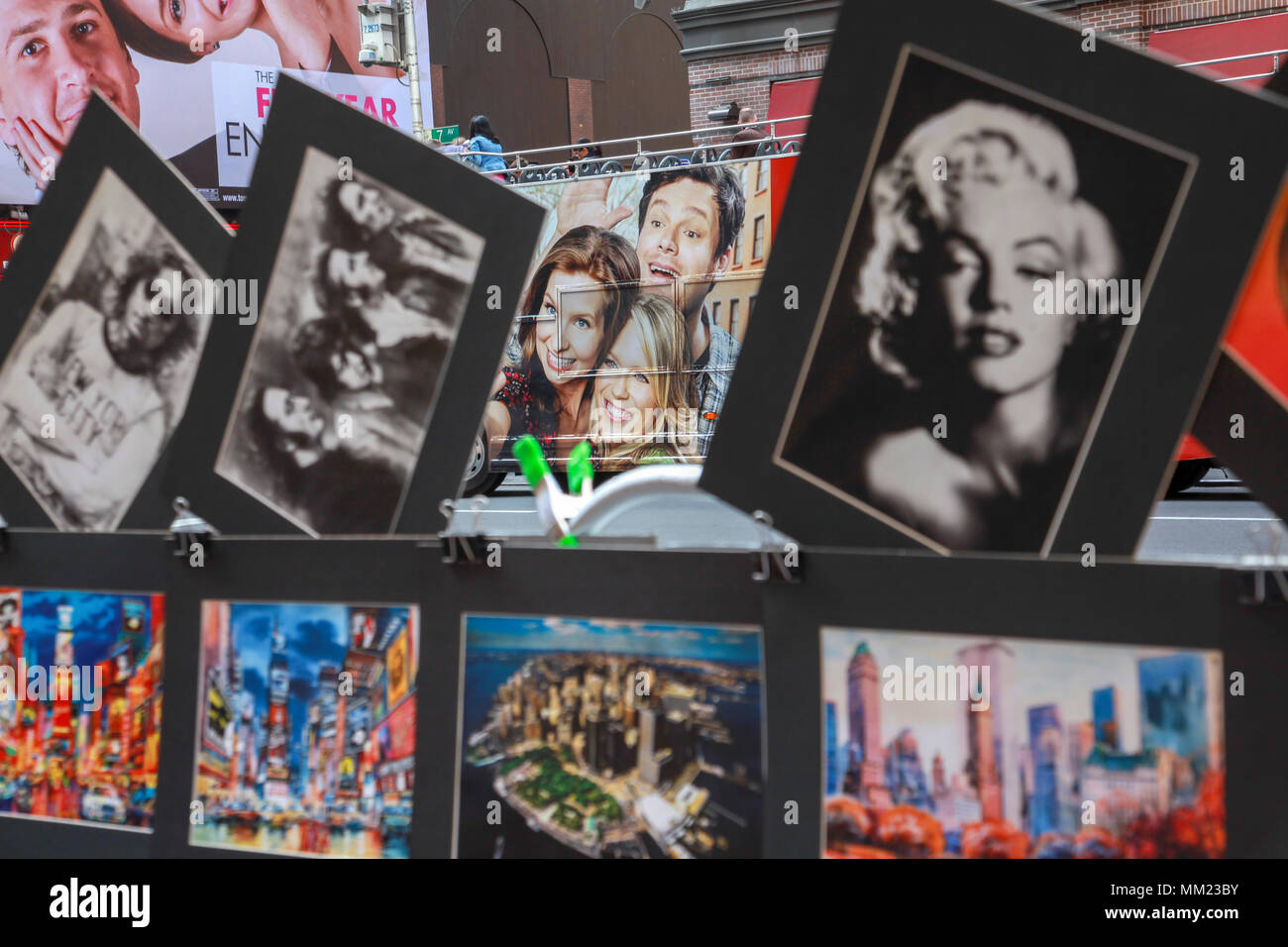 Souvenir postcards on display at a New York City postcard stand Stock ...