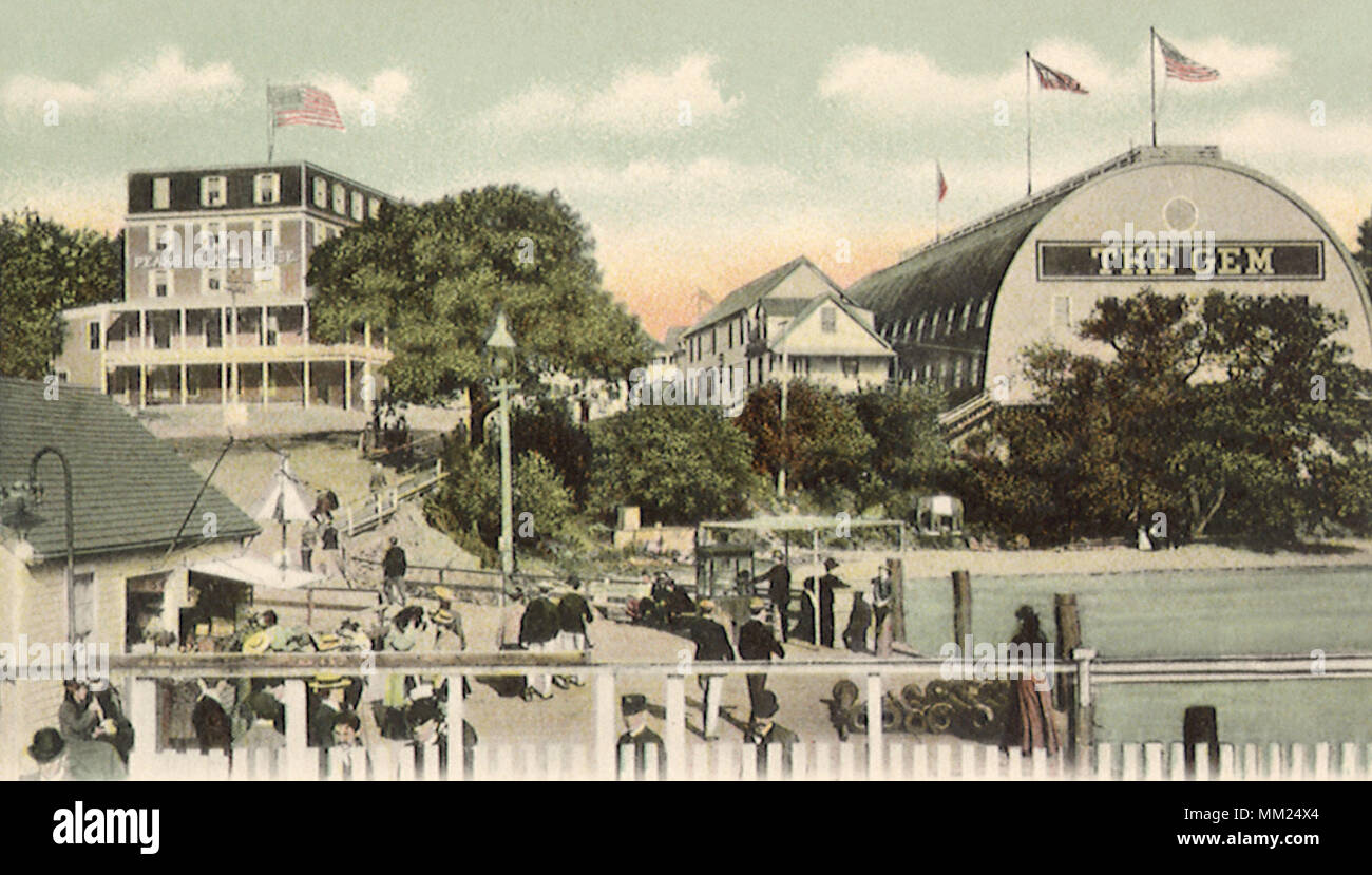 Boat Landing. Peaks Island. 1900 Stock Photo - Alamy