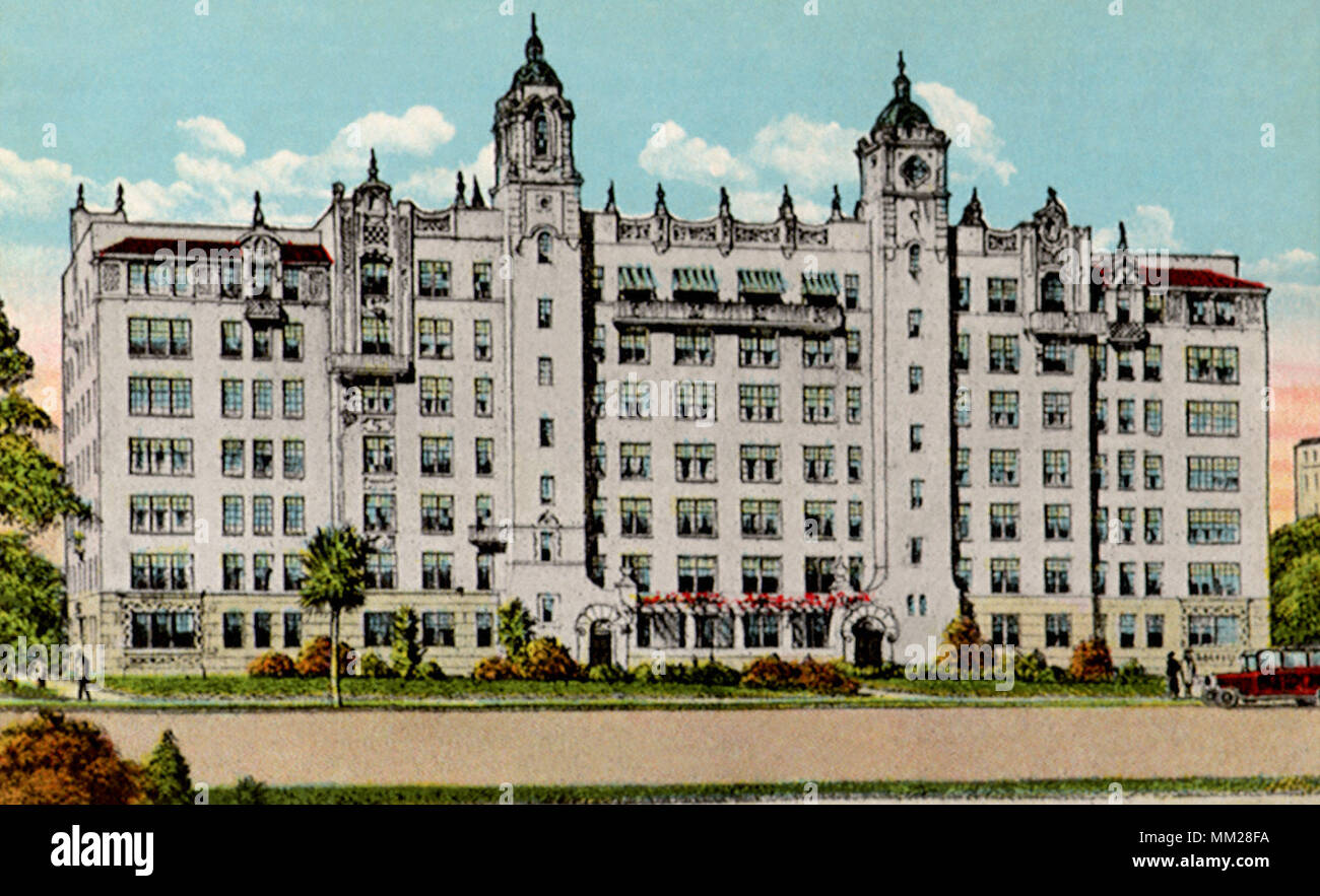 Maple Terrace Apartment. Dallas. 1920 Stock Photo - Alamy