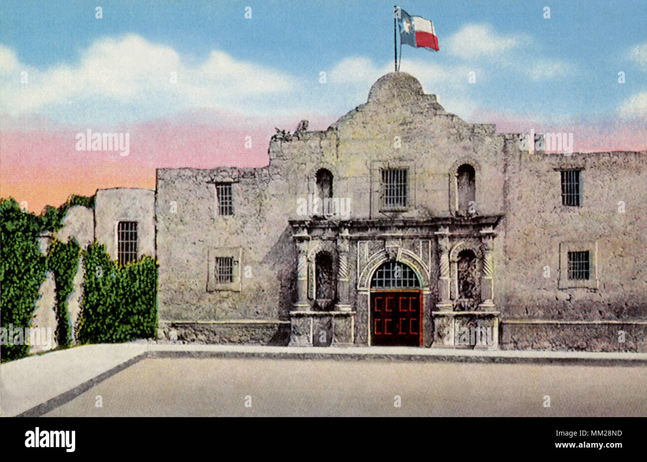 Alamo & Old Courtyard. San Antonio. 1935 Stock Photo - Alamy
