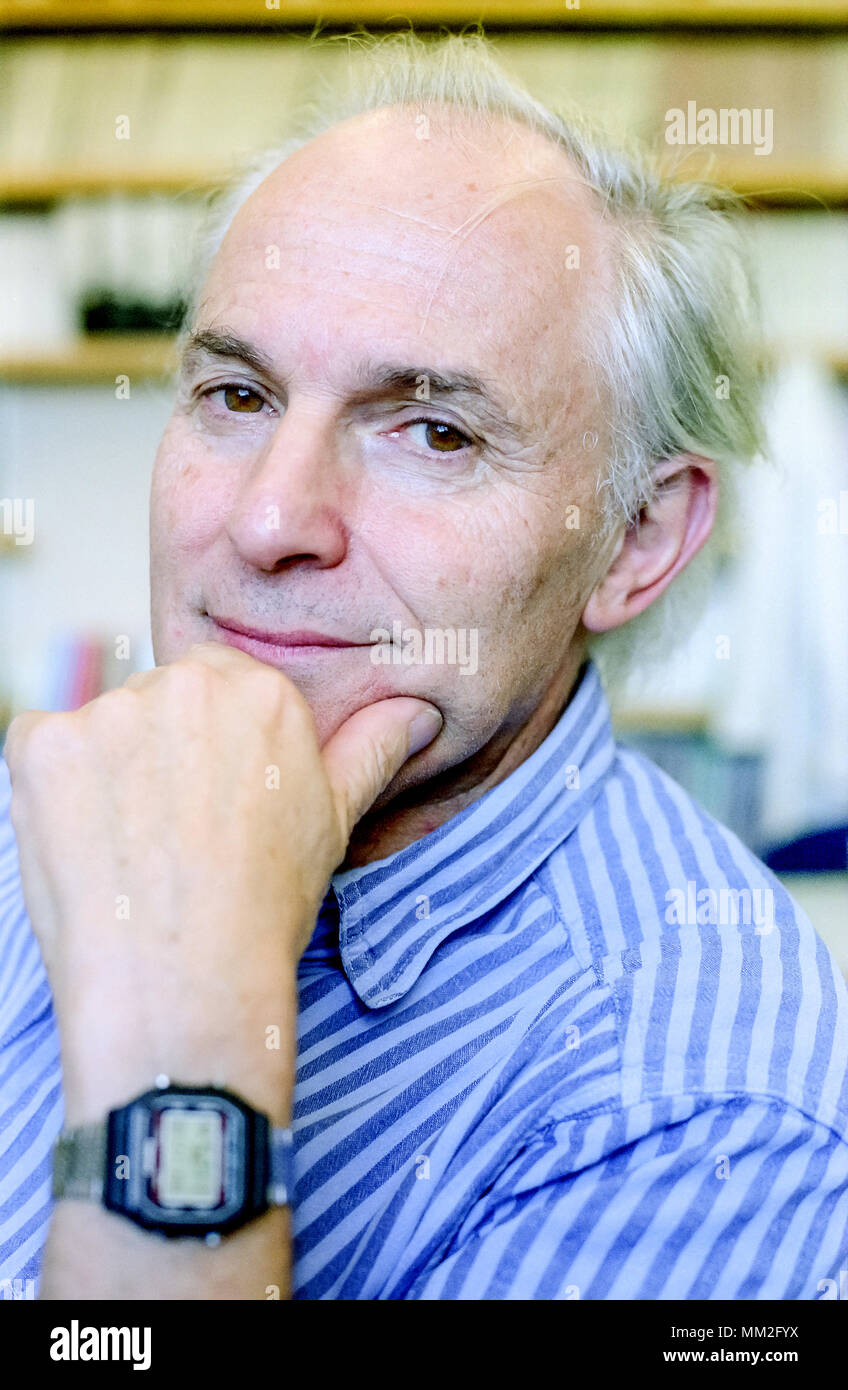 Professor Sir Harry Kroto, of the University of Sussex Stock Photo - Alamy