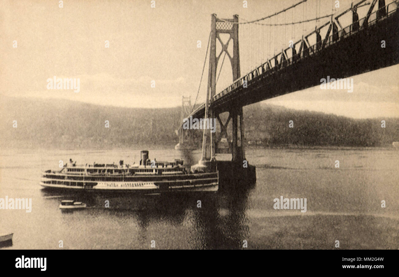 Bridge & Dayliner. Poughkeepsie. 1910 Stock Photo - Alamy
