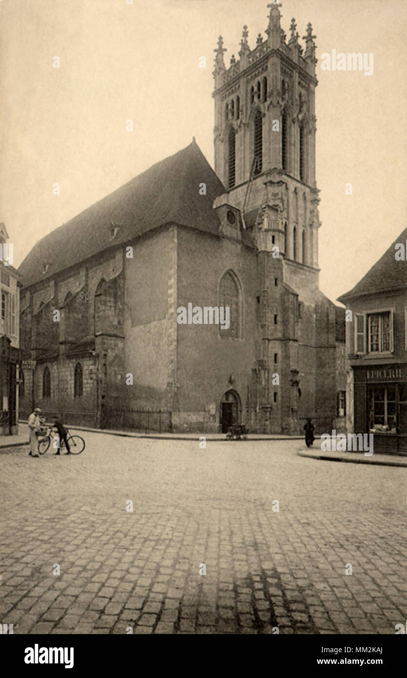 St pierre church france hi-res stock photography and images - Alamy