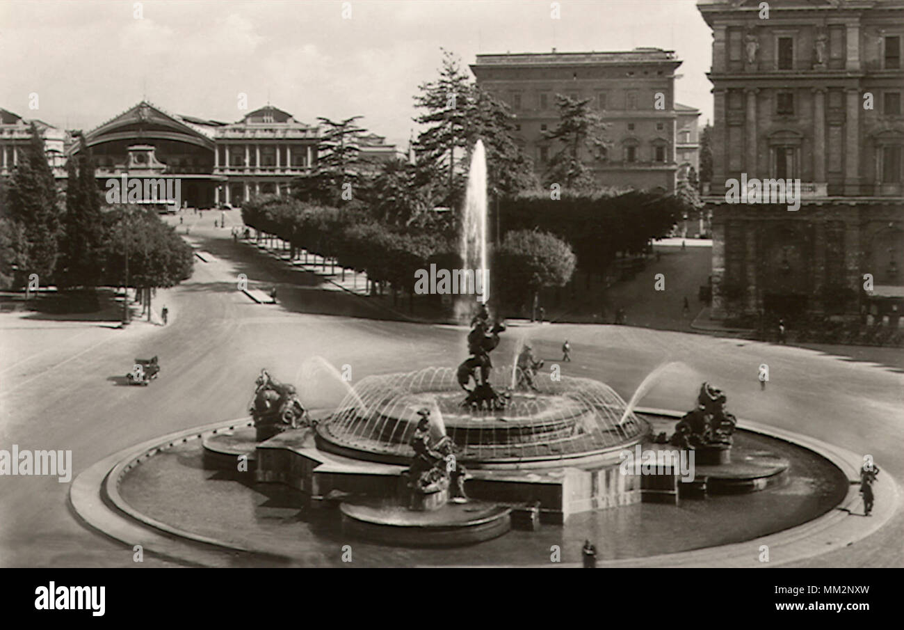 Fountain at Termini Square. Rome. 1930 Stock Photo - Alamy