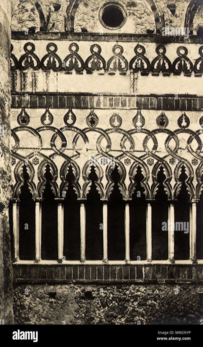 Courtyard of palace hi-res stock photography and images - Alamy