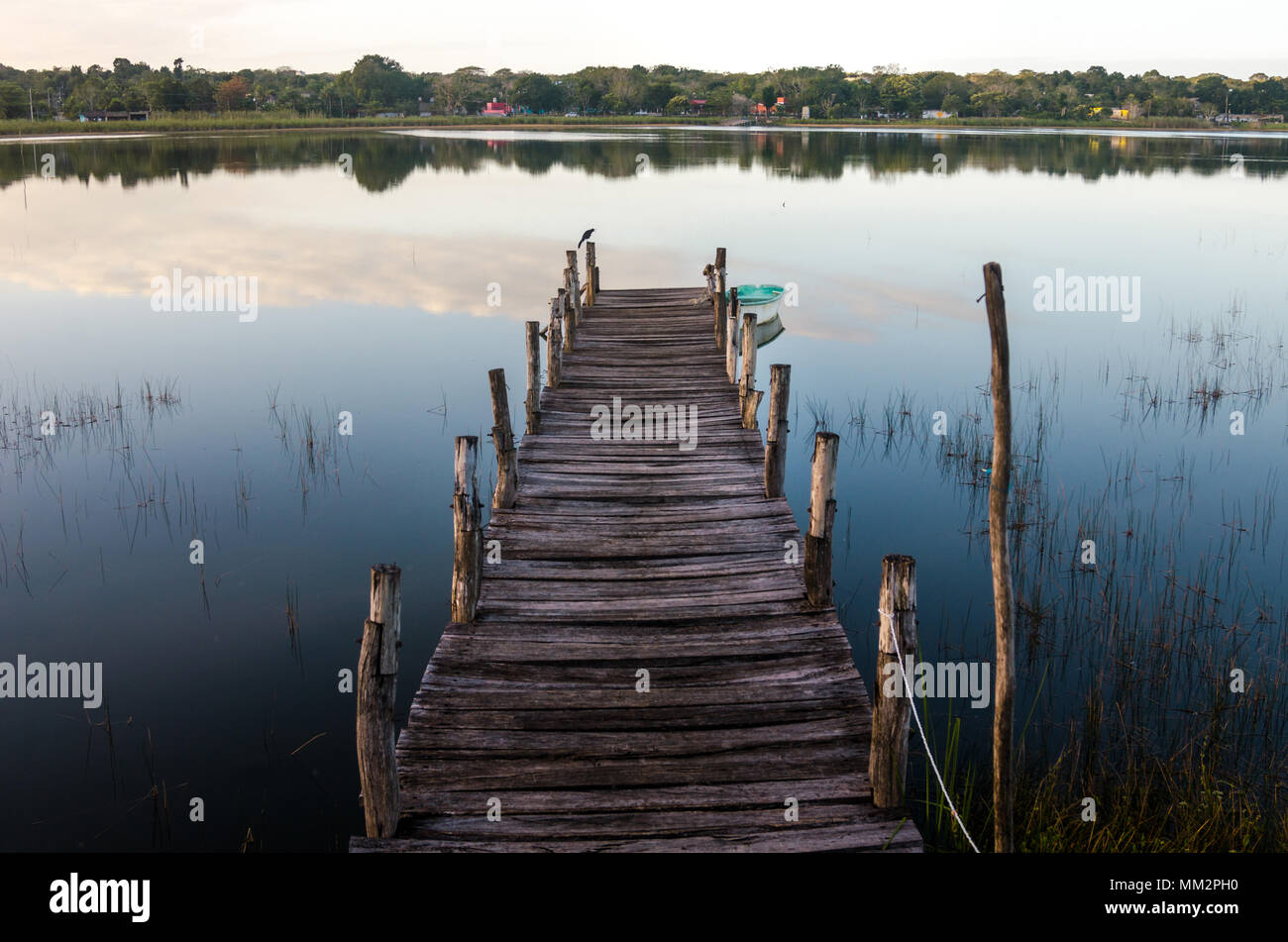Rustic wood lake dock hi-res stock photography and images - Alamy