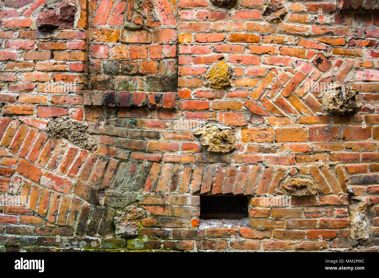 Courses of bricks hi-res stock photography and images - Alamy