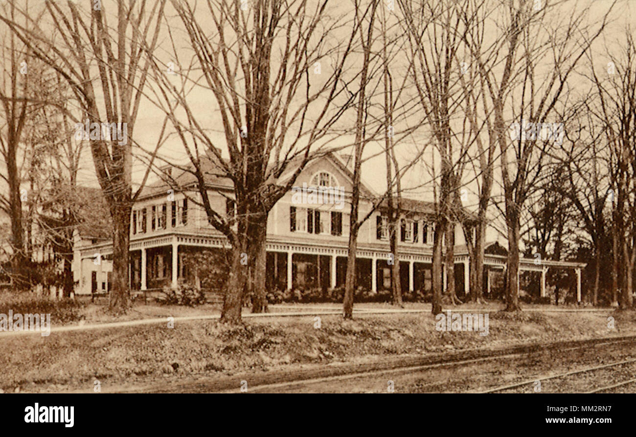 Elm tree inn hi-res stock photography and images - Alamy