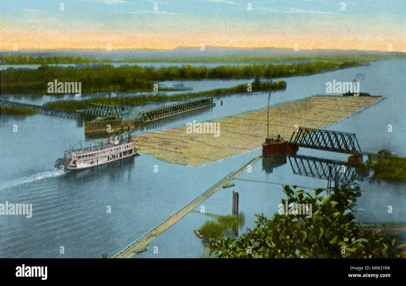 Pontoon bridge hi-res stock photography and images - Alamy