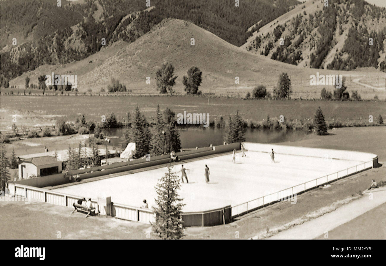 Sun valley ice rink hi-res stock photography and images - Alamy