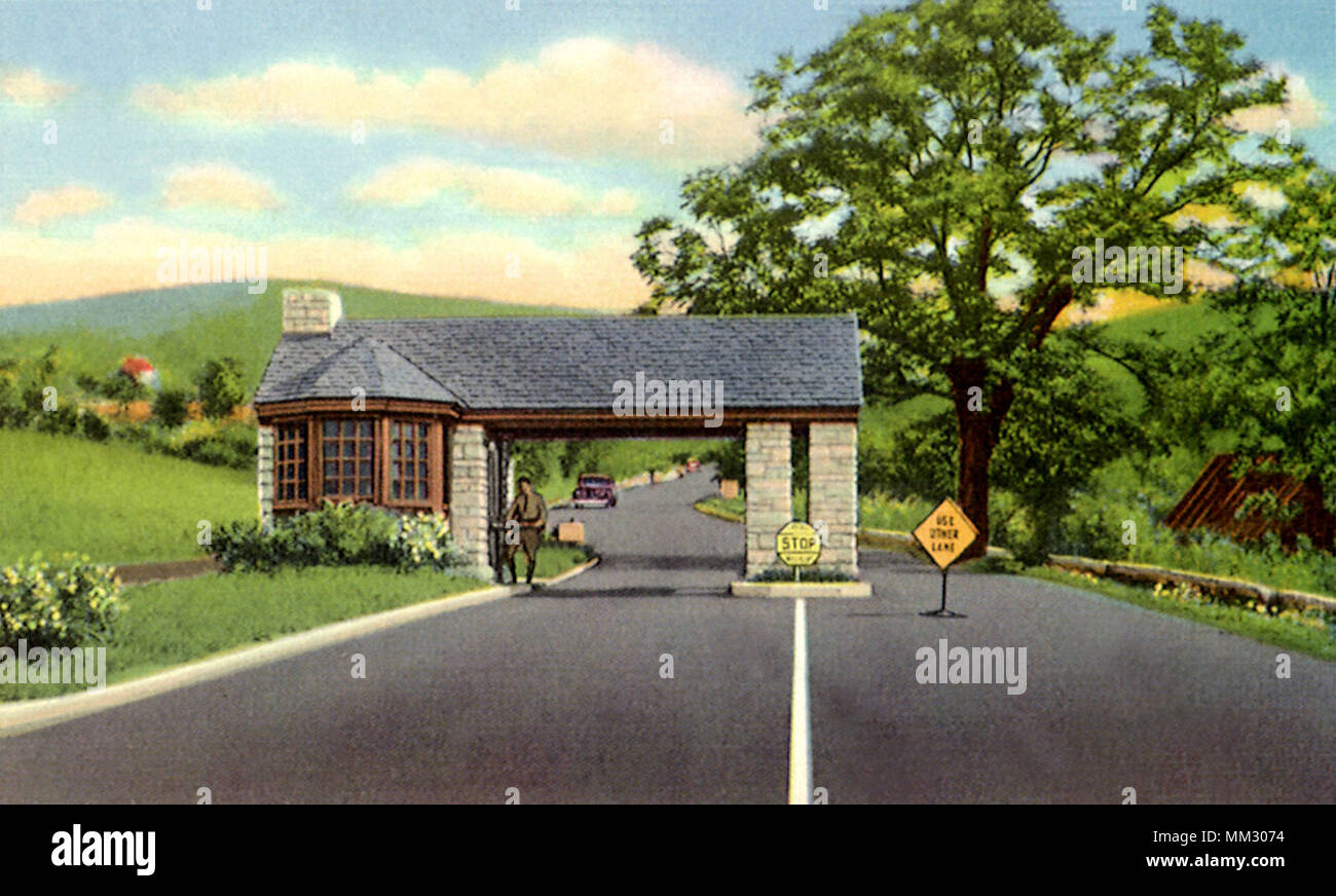 Skyline Drive Entrance. Front Royal. 1940 Stock Photo - Alamy