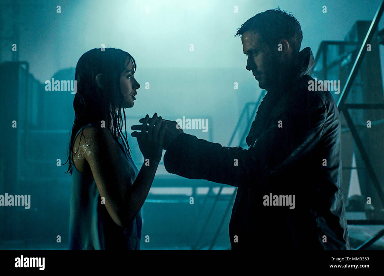 BLADE RUNNER 2049 (2017) ANA DE ARMAS RYAN GOSLING DENIS VILENEUVE (DIR ...