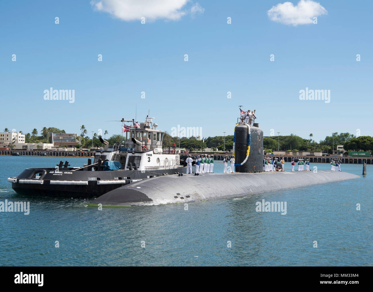 170901-N-KV911-0009 PEARL HARBOR The Los Angeles-class attack submarine ...