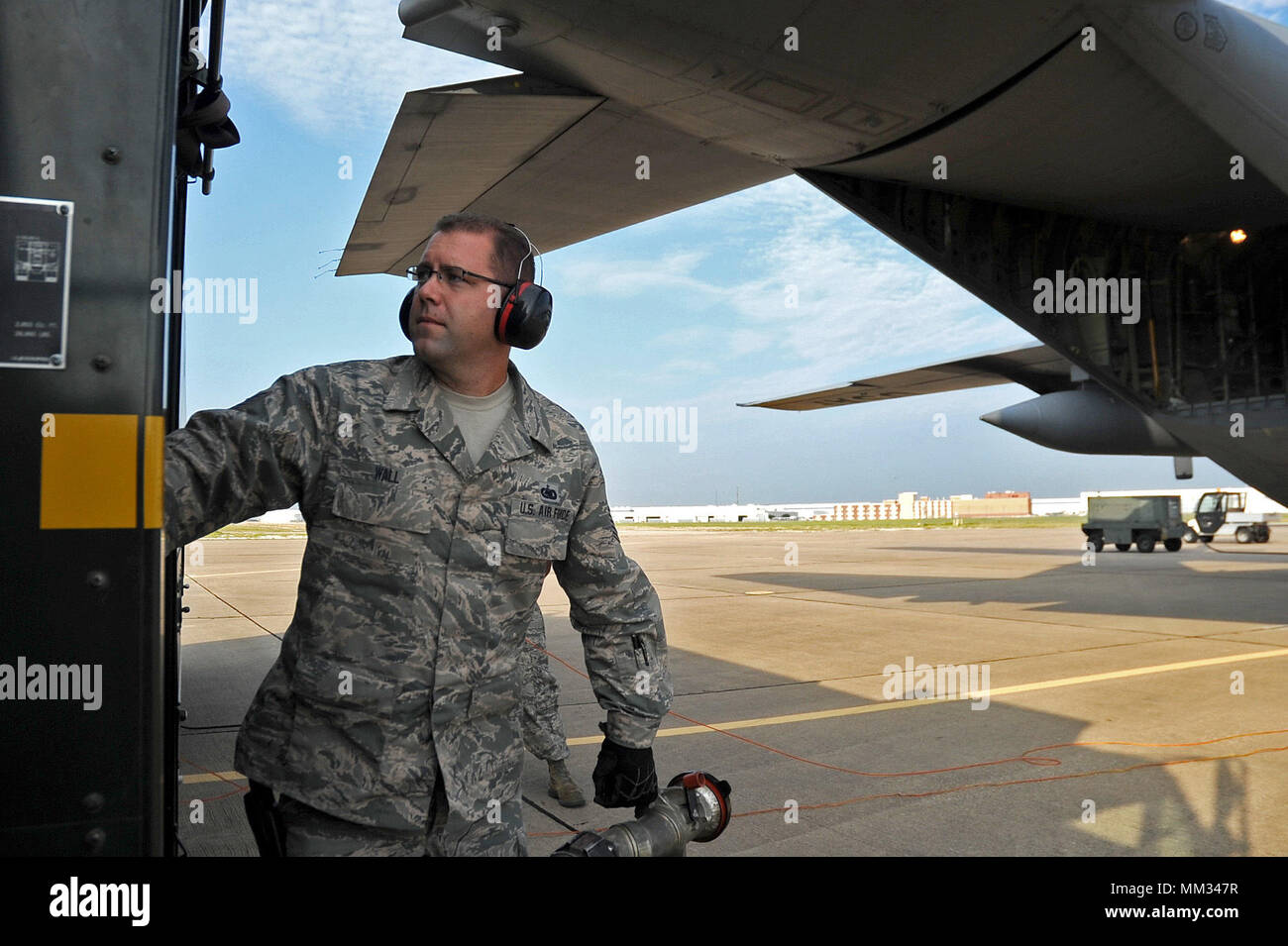 136aw 136thairliftwing goguard txang hi-res stock photography and ...