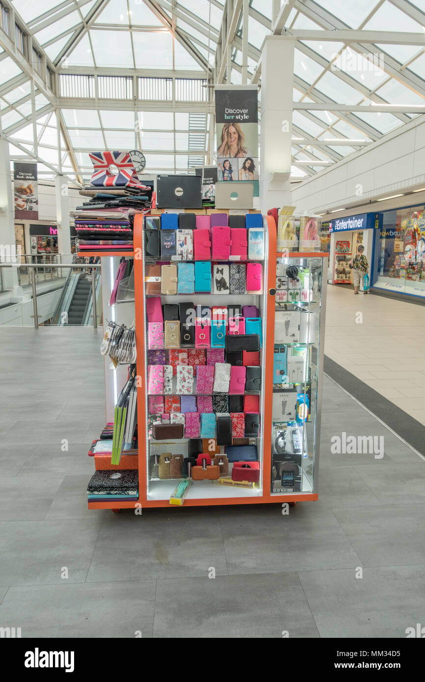 Mobile phone cover stall hi-res stock photography and images - Alamy
