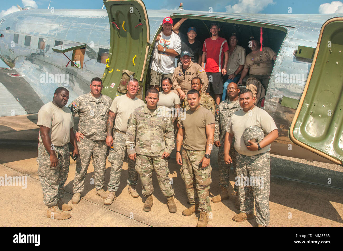Army Reserve Soldiers from Echo Company, 7th Battalion (General Support ...