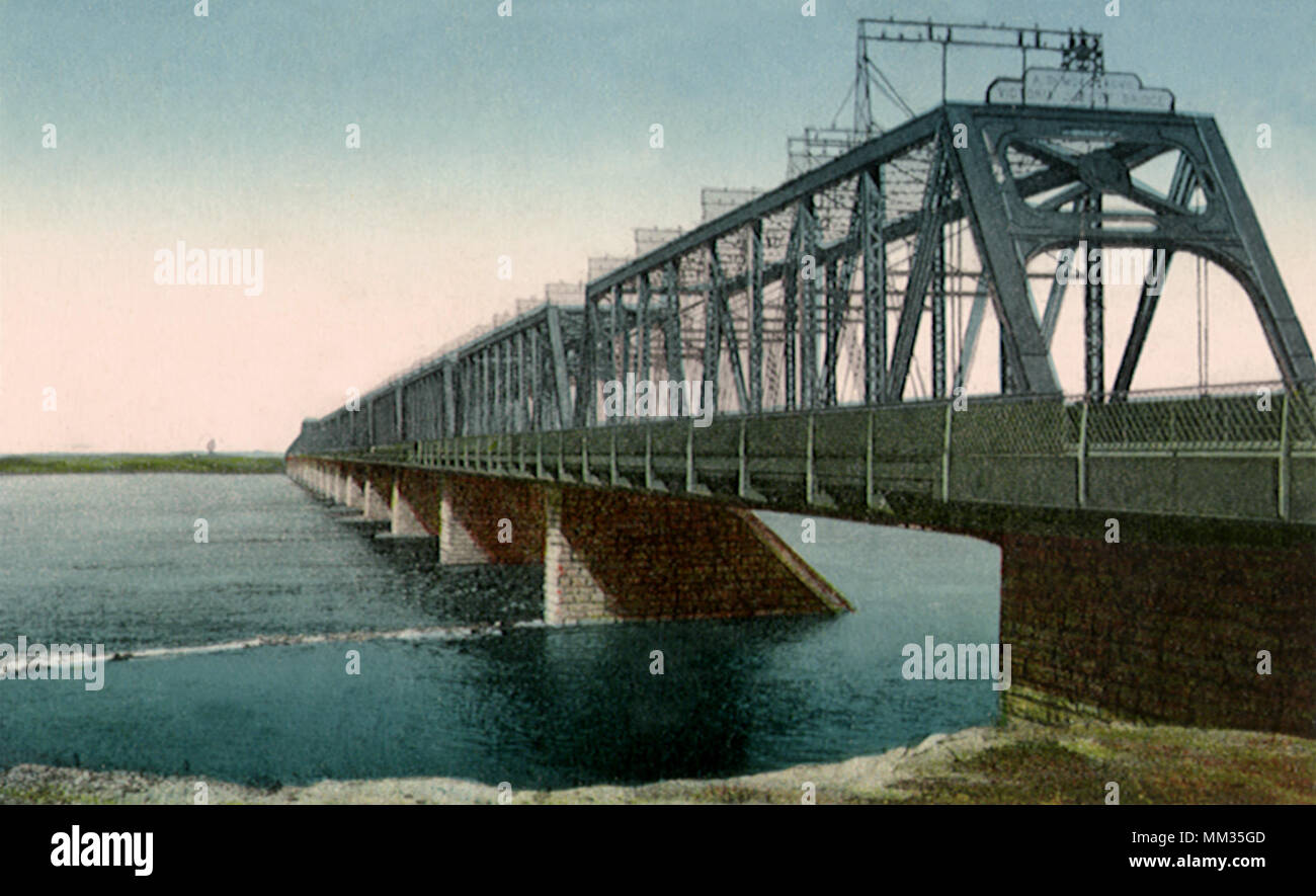 Victoria Bridge. Montreal. 1920 Stock Photo - Alamy