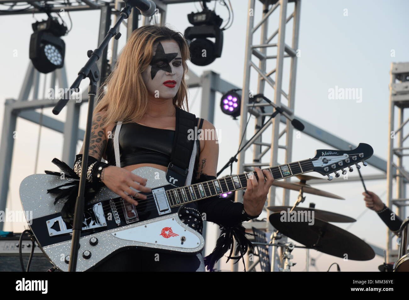 Kiss tribute band hi-res stock photography and images - Alamy