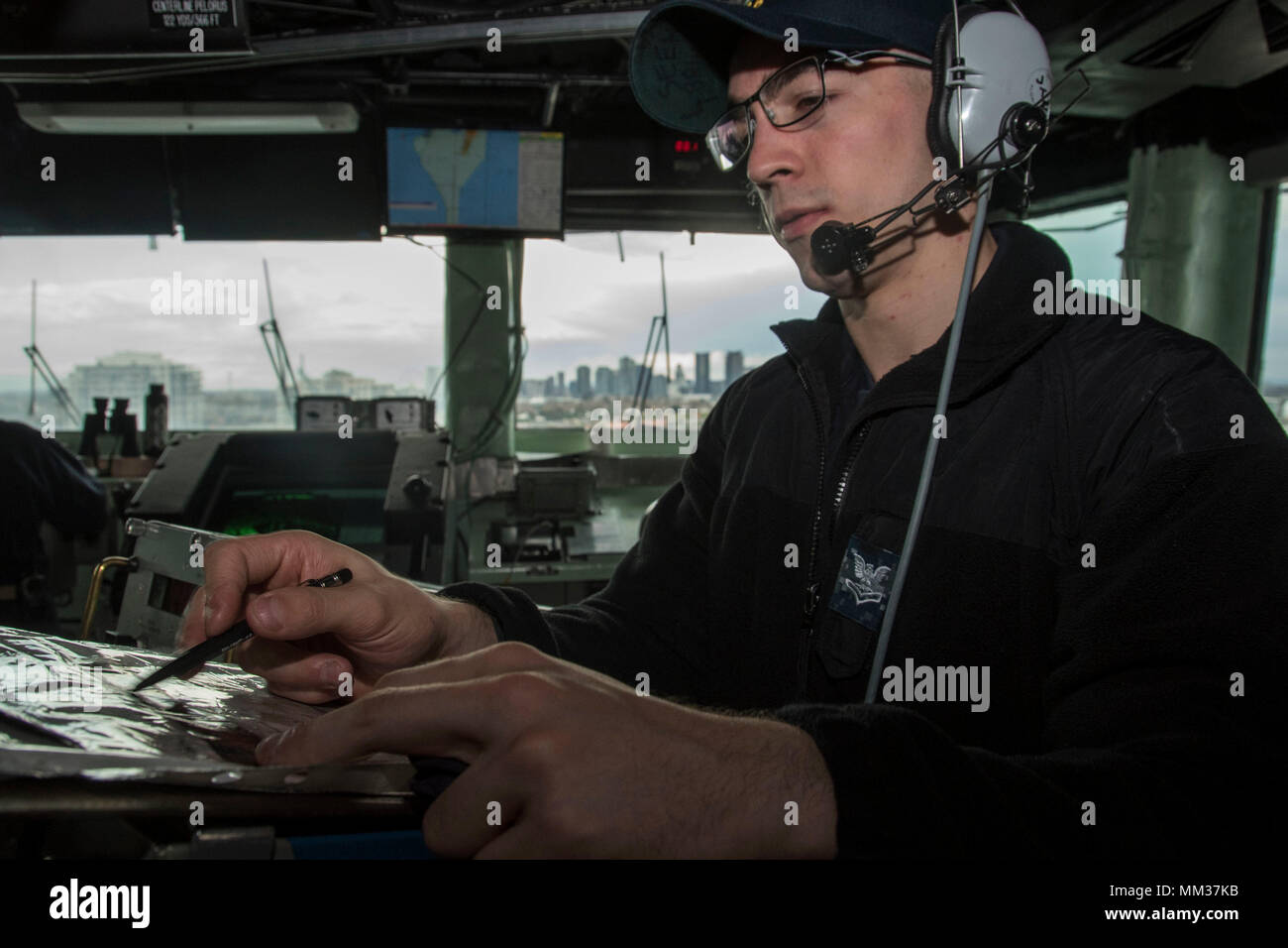 170903-N-DC385-005 PORT PHILLIP BAY (Sept. 3, 2017) Operations ...