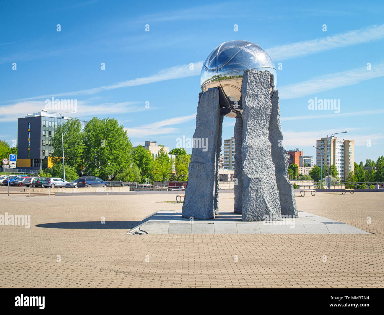 Mirror ball sculpture hi-res stock photography and images - Alamy