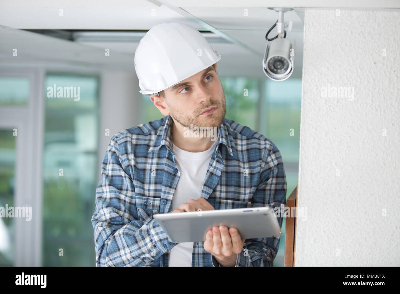 Installer office building hi-res stock photography and images - Alamy