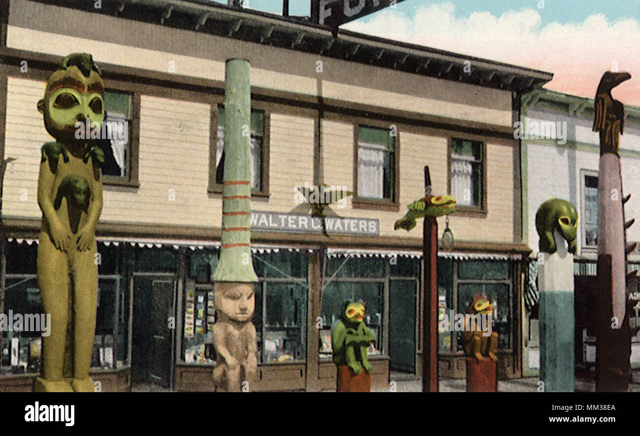 Bear Totem Store. Wrangell. 1920 Stock Photo - Alamy