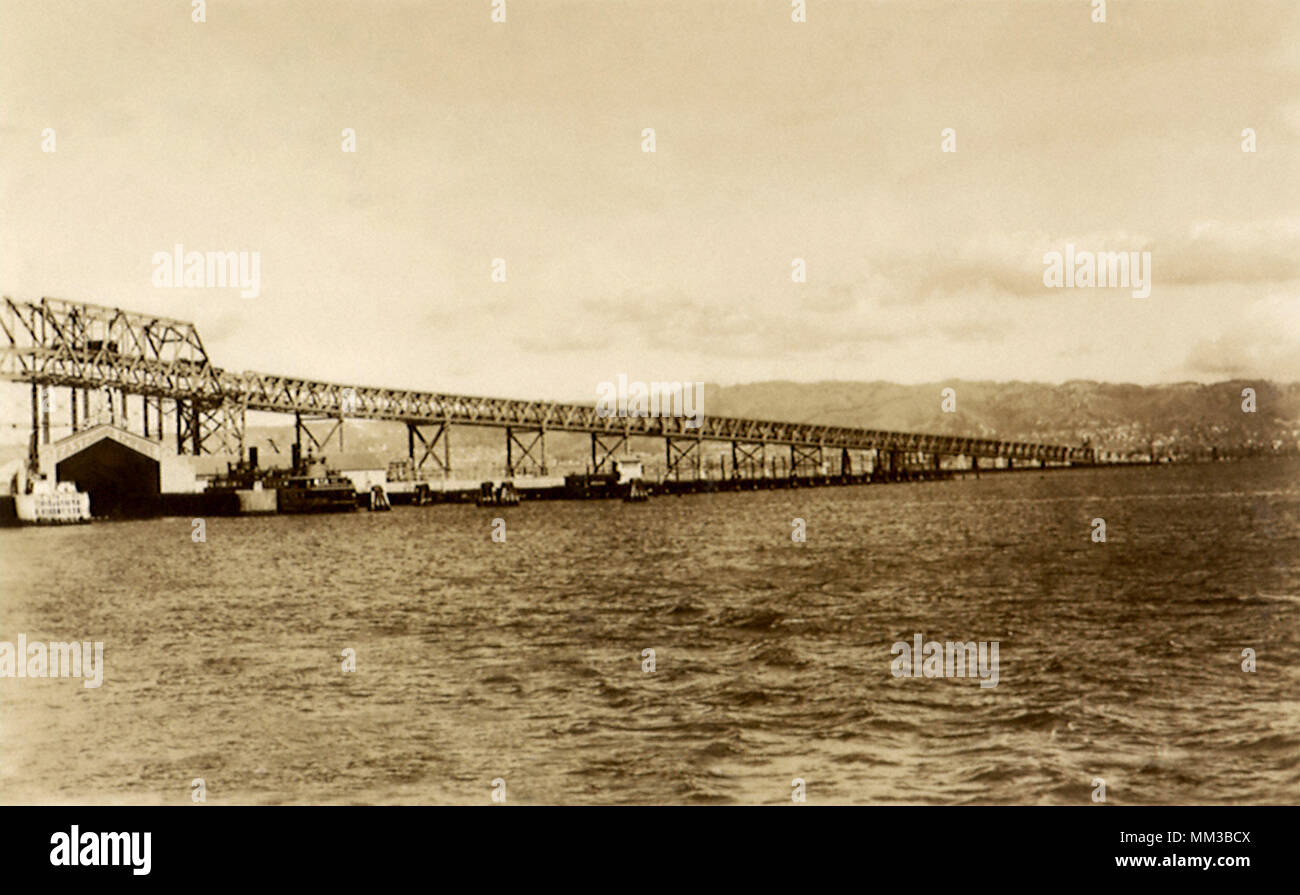 Approach bridge hi-res stock photography and images - Alamy