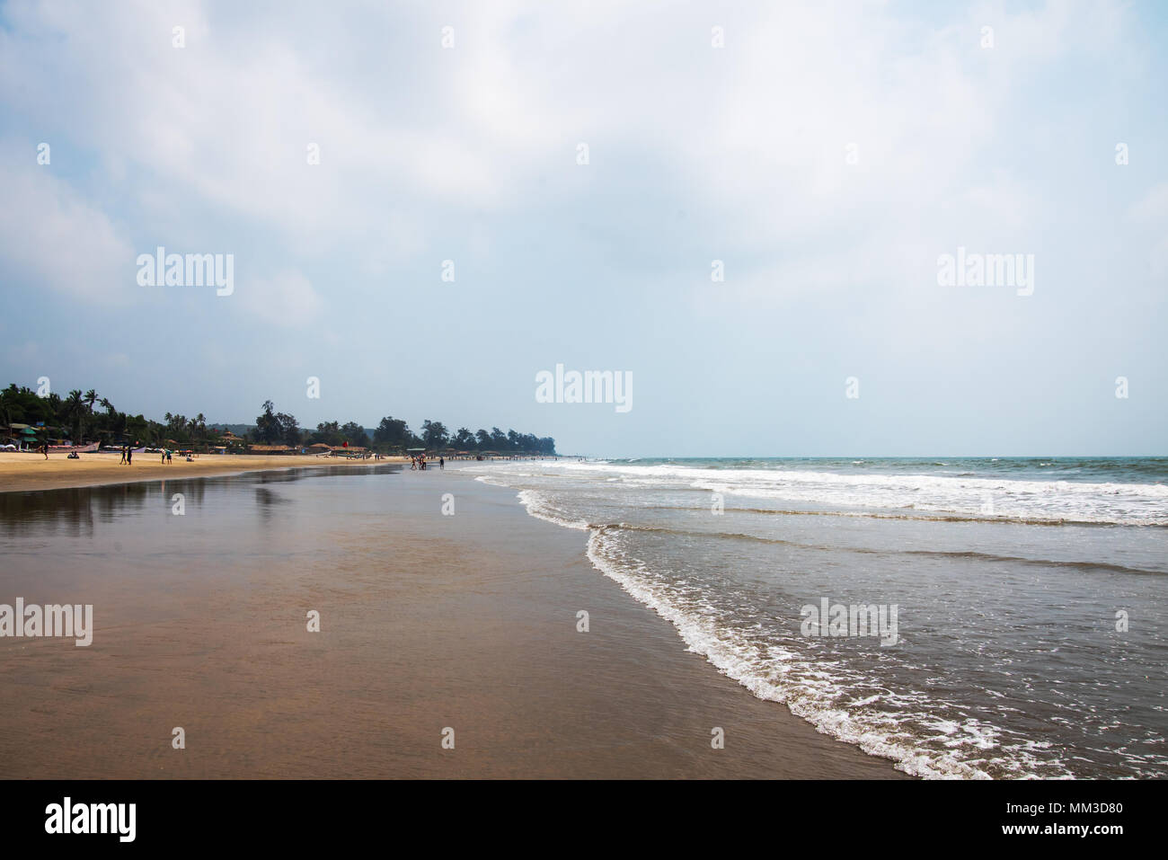 Long empty sandy beach hi-res stock photography and images - Alamy
