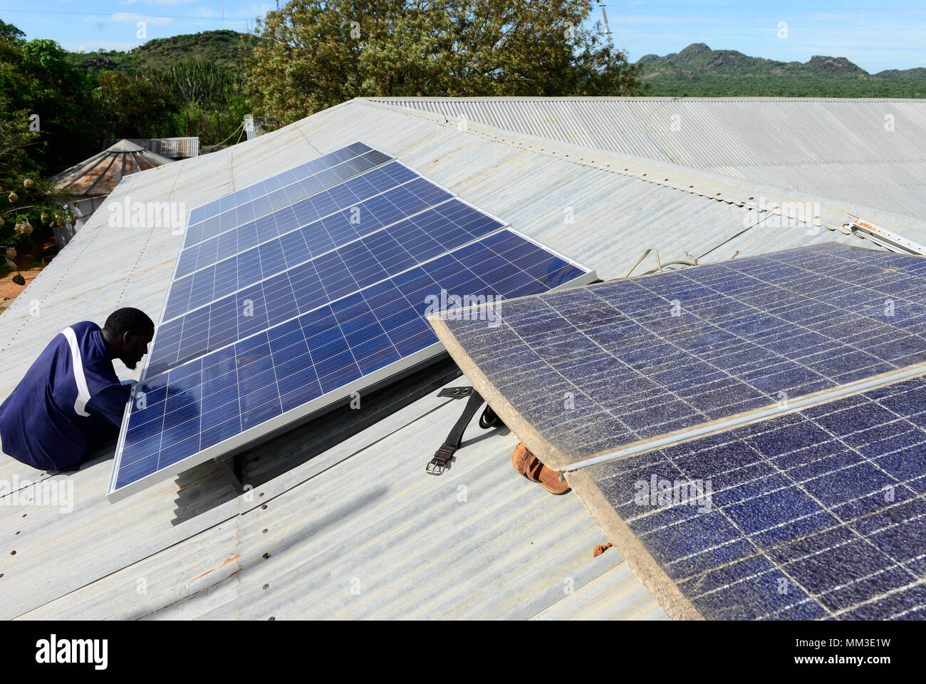 UGANDA, Karamoja, Loyoro village, installation of solar panels Stock ...