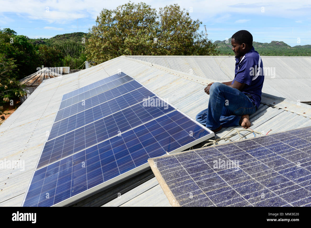 UGANDA, Karamoja, Loyoro village, installation of solar panels Stock ...