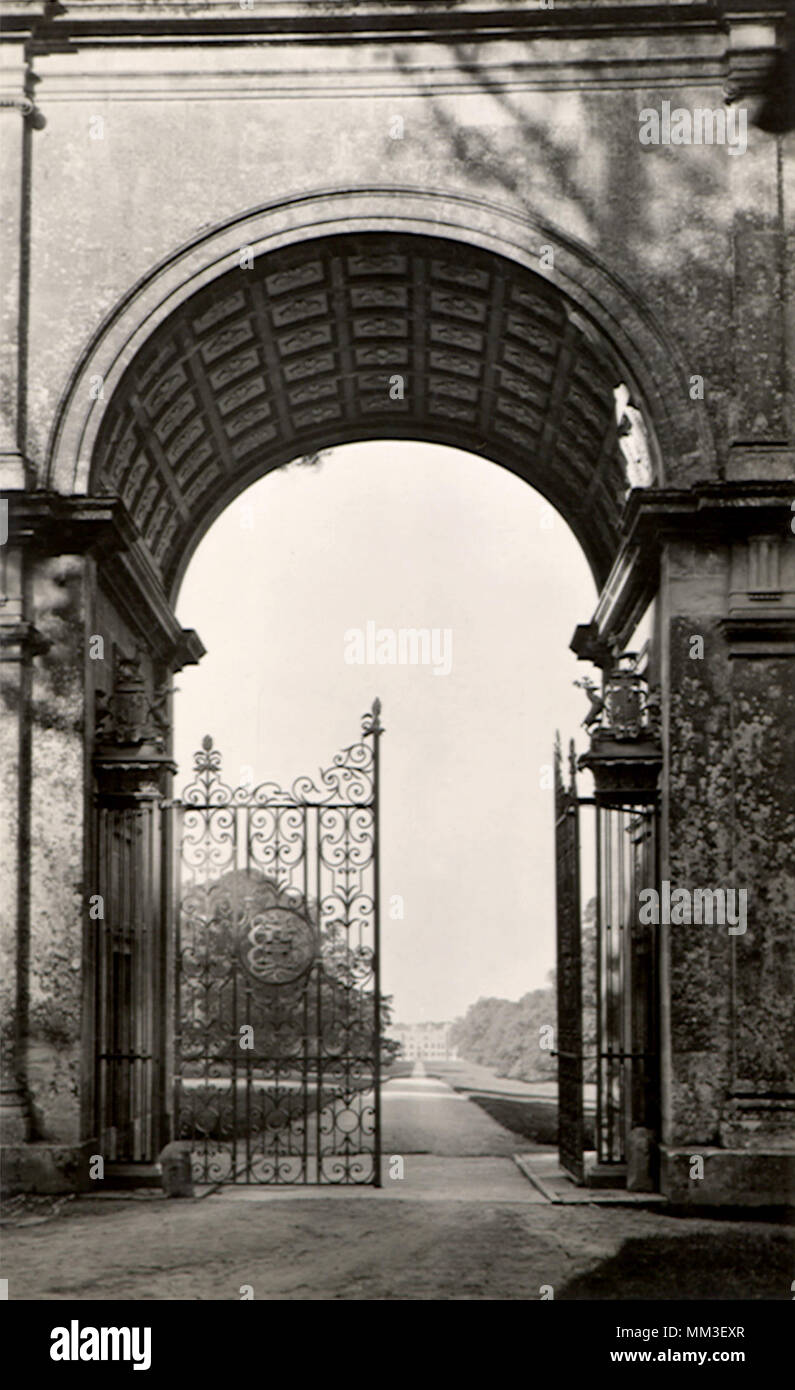 Golden Gates. Longleat. 1940 Stock Photo - Alamy